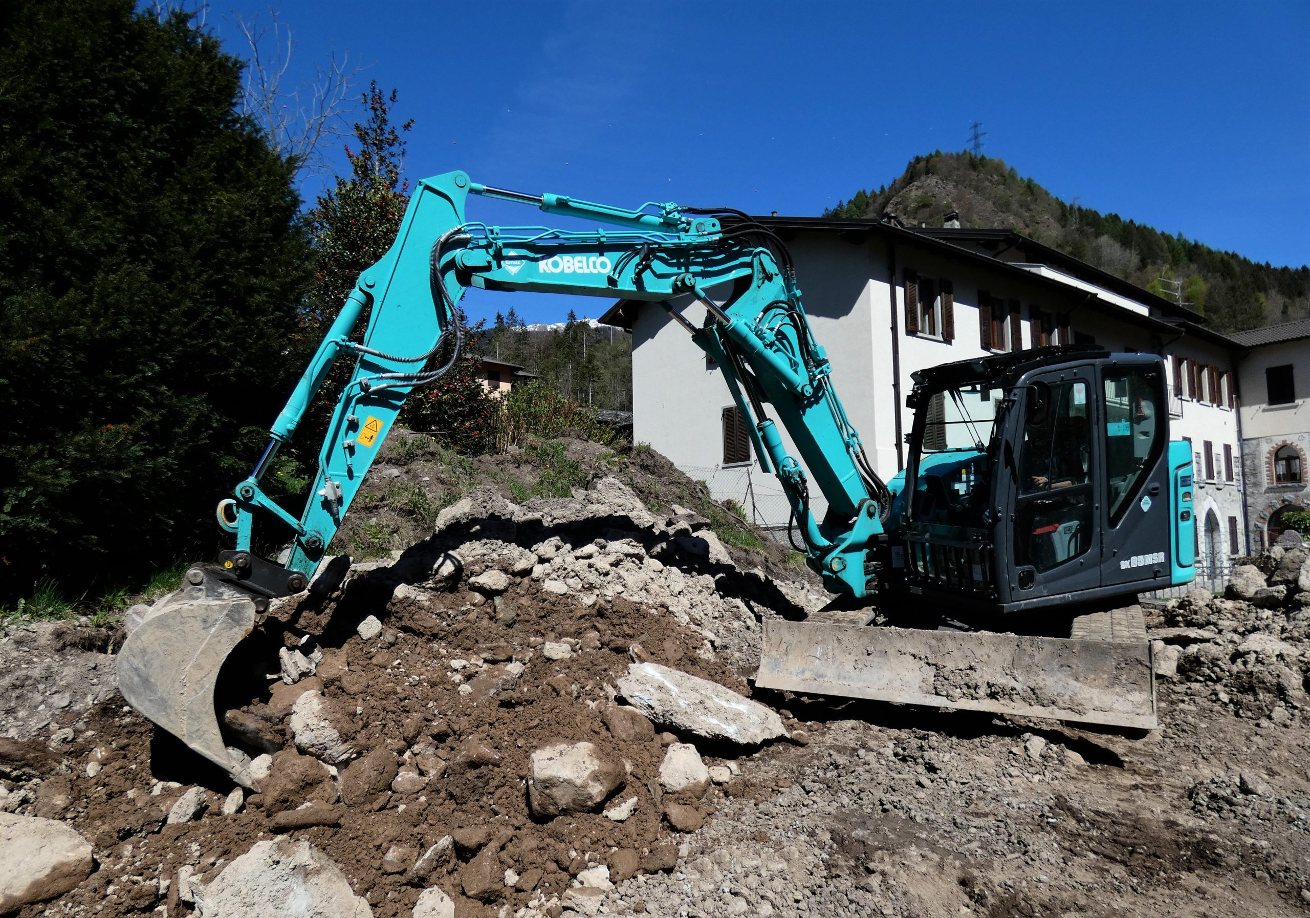 Kobelco SK85 MSR-7, agile nei cantieri alpini | e-construction