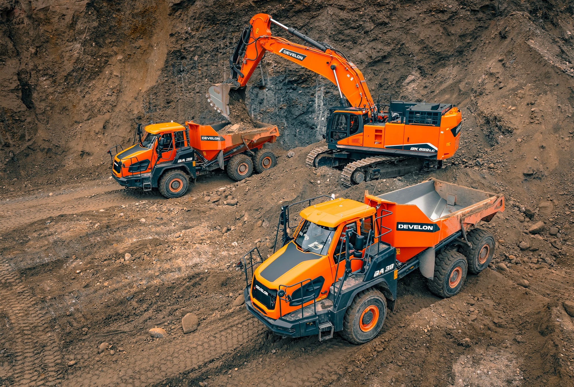 DEVELON. La gamma di dumper articolati spazia dai 6x6 ai 4x4 per usi estremi e per spazi ...