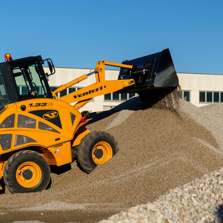 Venieri 1.33C, porta attrezzi super-compatta | e-construction