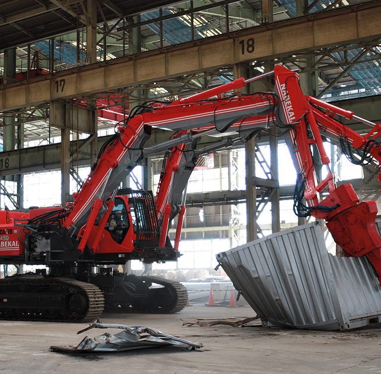 Hitachi ASTACO, mezzi speciali per situazioni complesse | e-construction