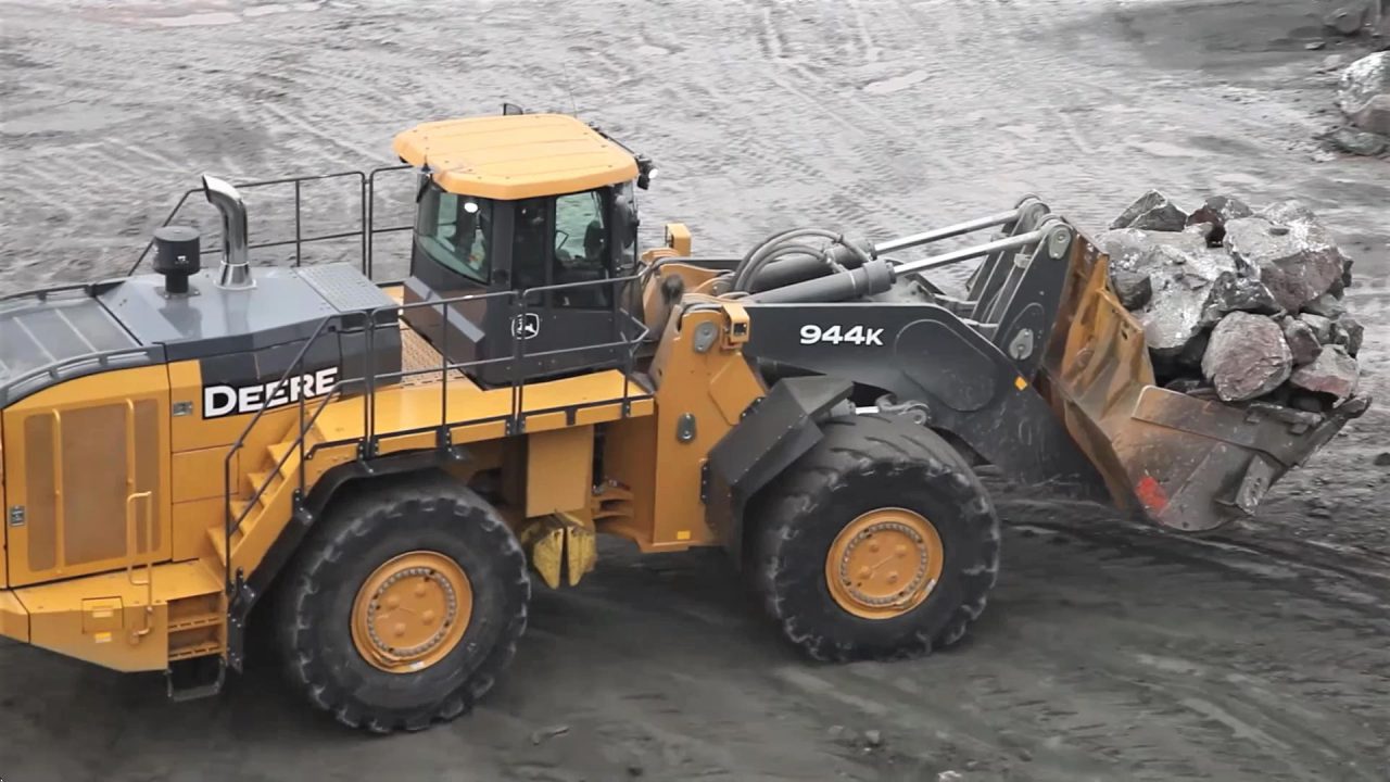 John Deere 944K, l'ibrida che ha aperto la strada nel 2015 | e-construction