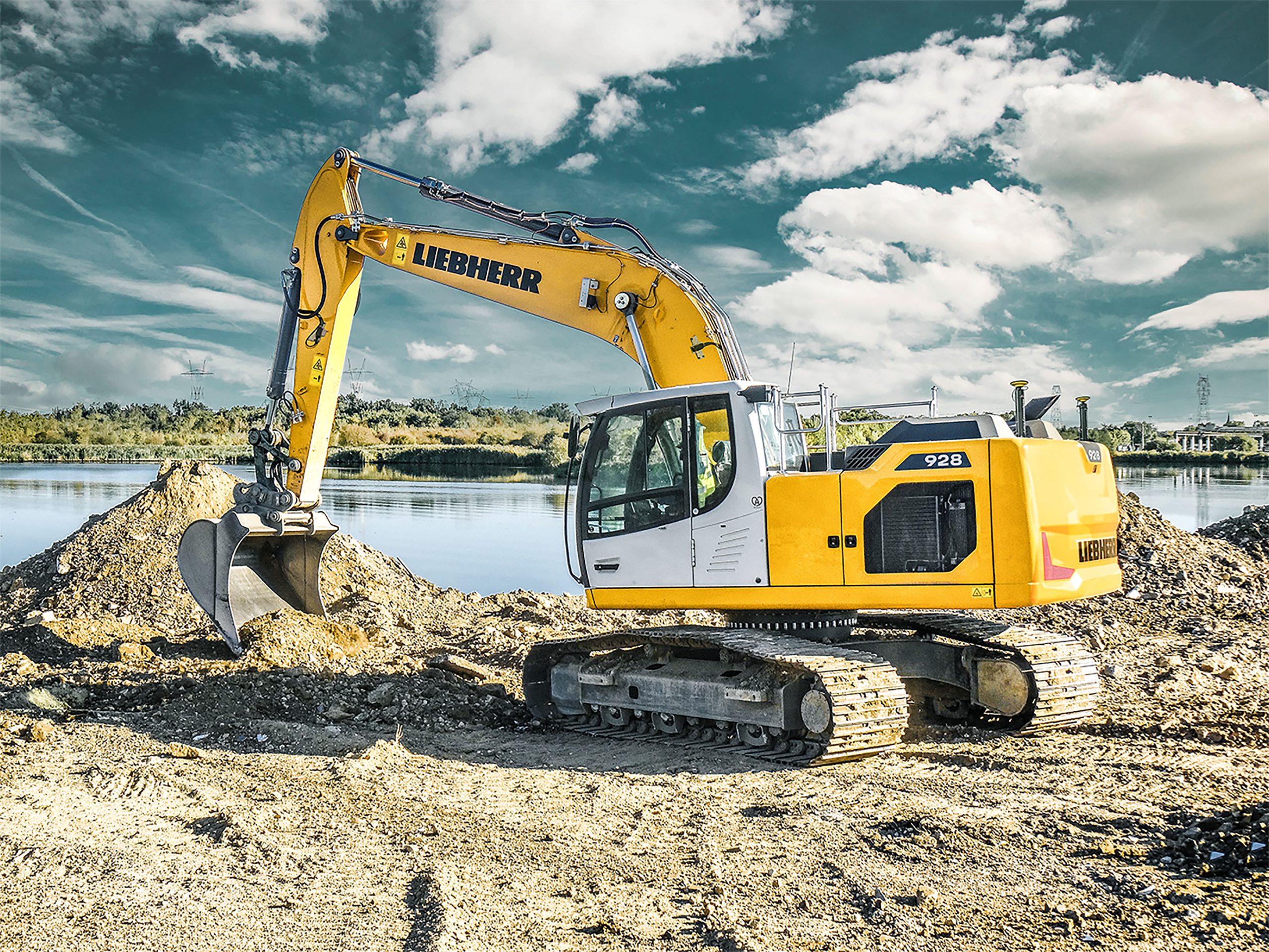 Liebherr R928 G8, a Bauma 2022 con Leica Geosystems | e-construction
