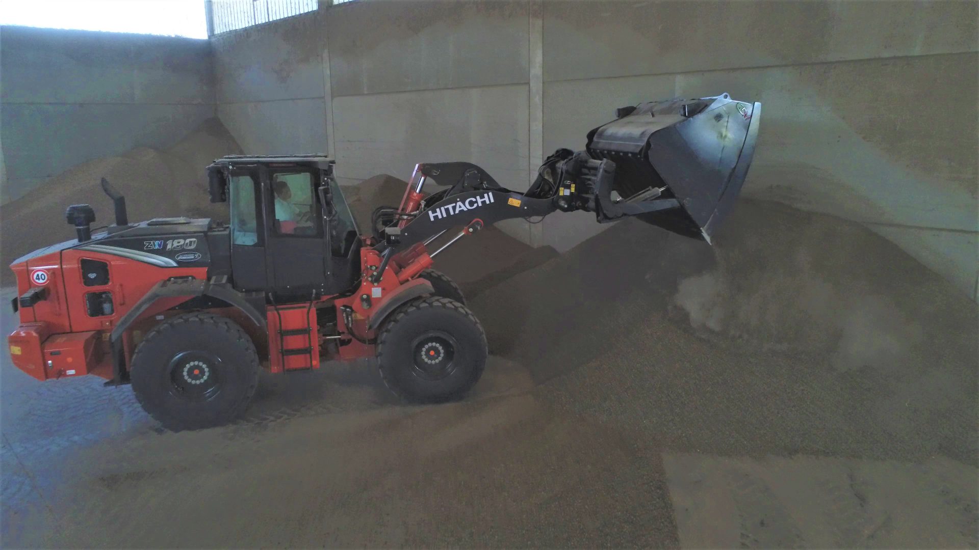 Hitachi ZW180-7, gommata per ogni uso | e-construction