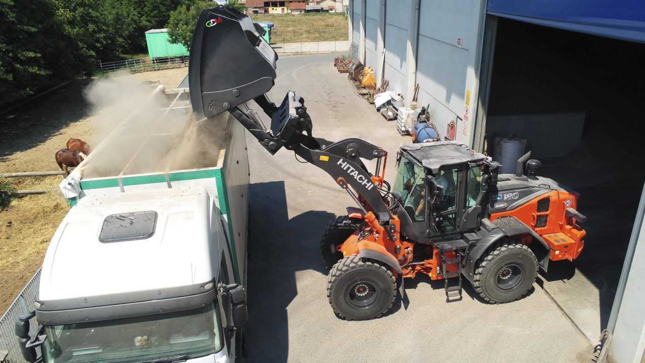 Hitachi ZW180-7, gommata per ogni uso | e-construction