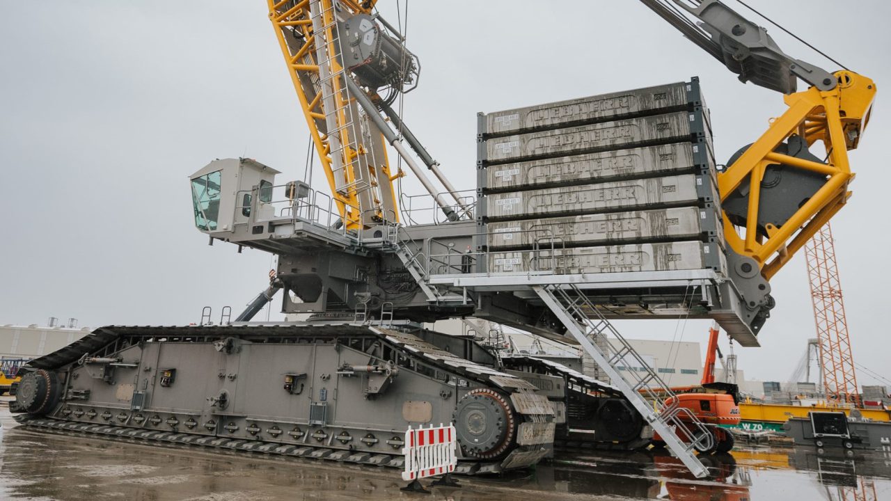 Liebherr, a Bauma 2022 con le nuove grandi gru cingolate | e-construction