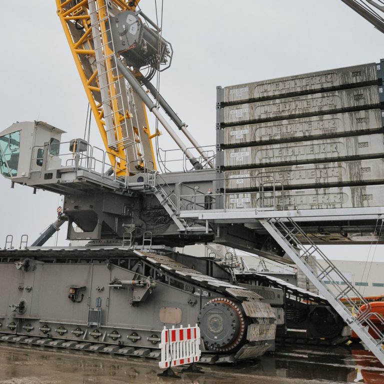 Liebherr, a Bauma 2022 con le nuove grandi gru cingolate | e-construction