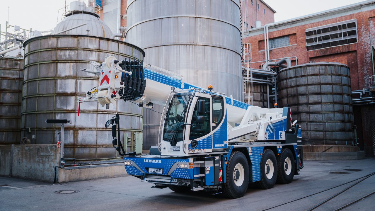 Liebherr, a Bauma 2022 l'autogru elettrica LTC 1050-3.1 | e-construction
