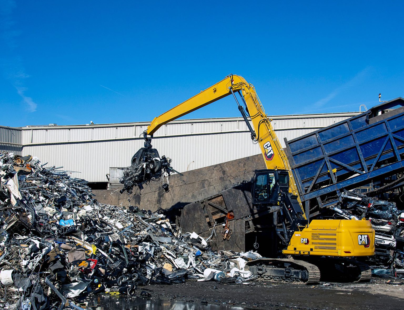 Caterpillar, ecco i nuovi "big" material-handlers | e-construction