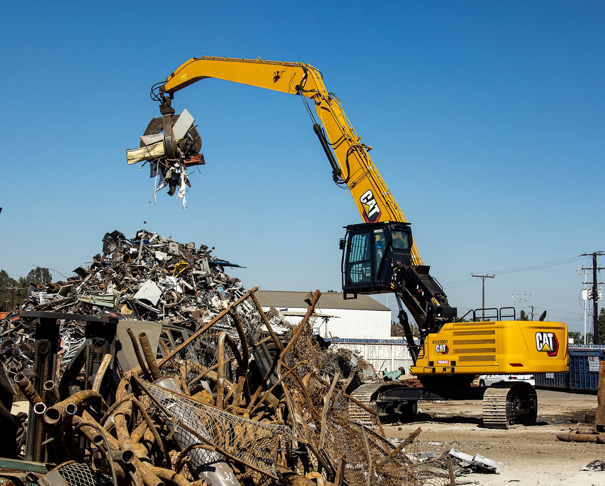 Caterpillar, ecco i nuovi "big" material-handlers | e-construction