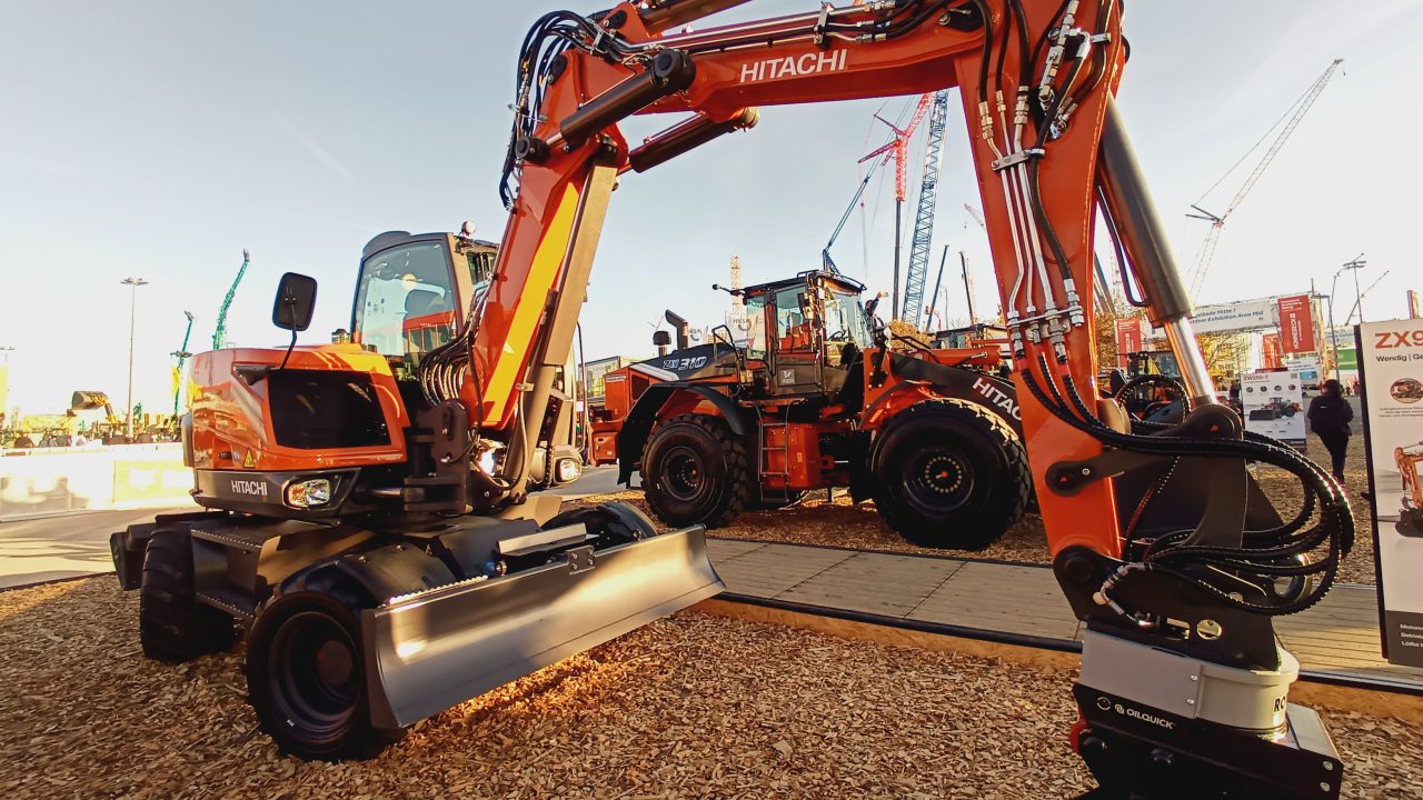 Hitachi ZX95W-7, ecco il midi gommato pensato in Europa | e-construction