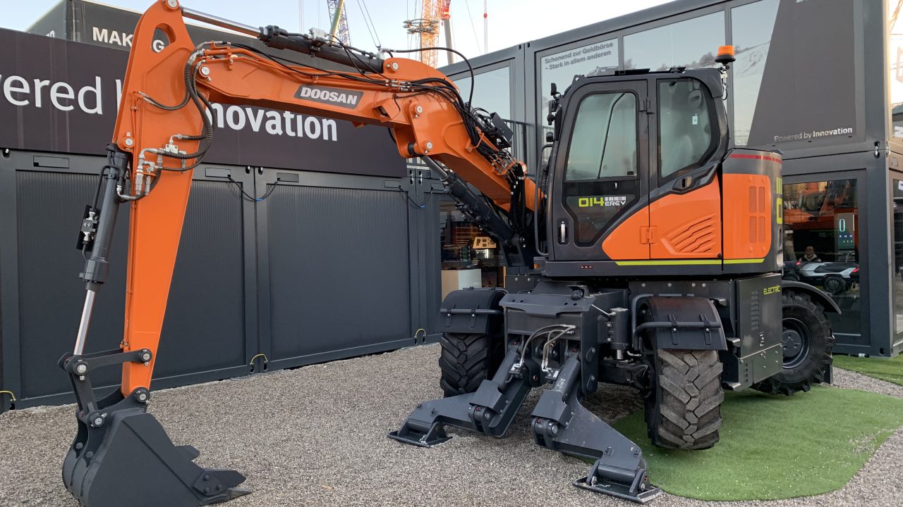 Develon, a Samoter 2023 la "prima" europea | e-construction