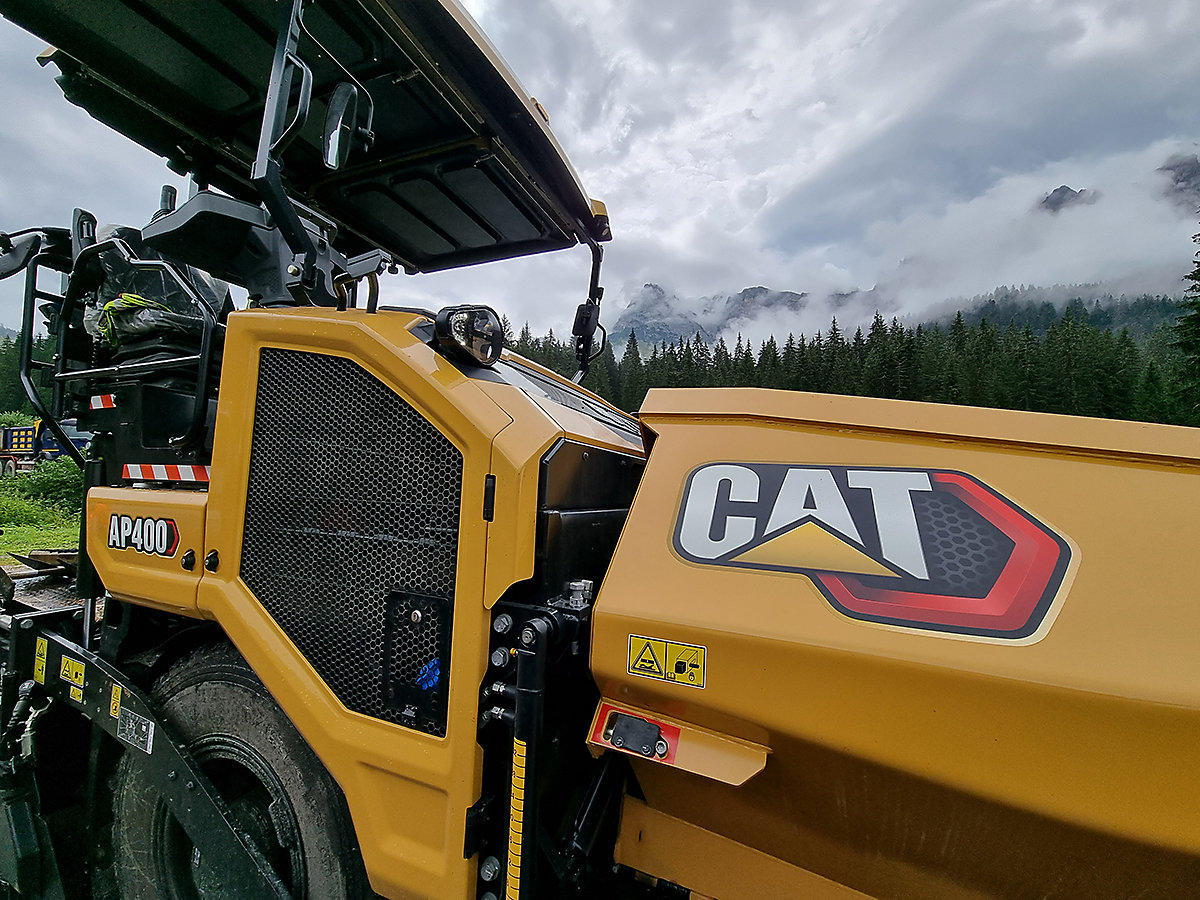 Caterpillar, la nuova linea di finitrici compatte | e-construction