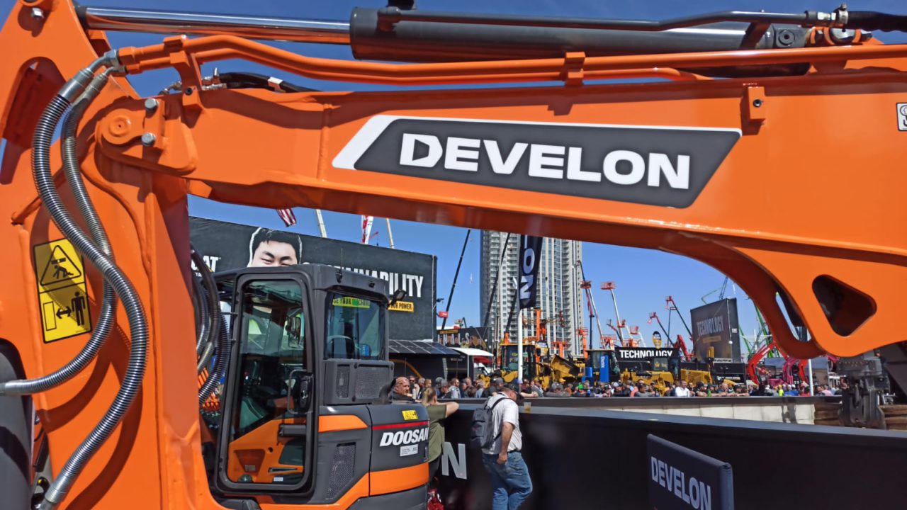 Develon, stessa strategia, stessi contenuti. Nome nuovo | e-construction