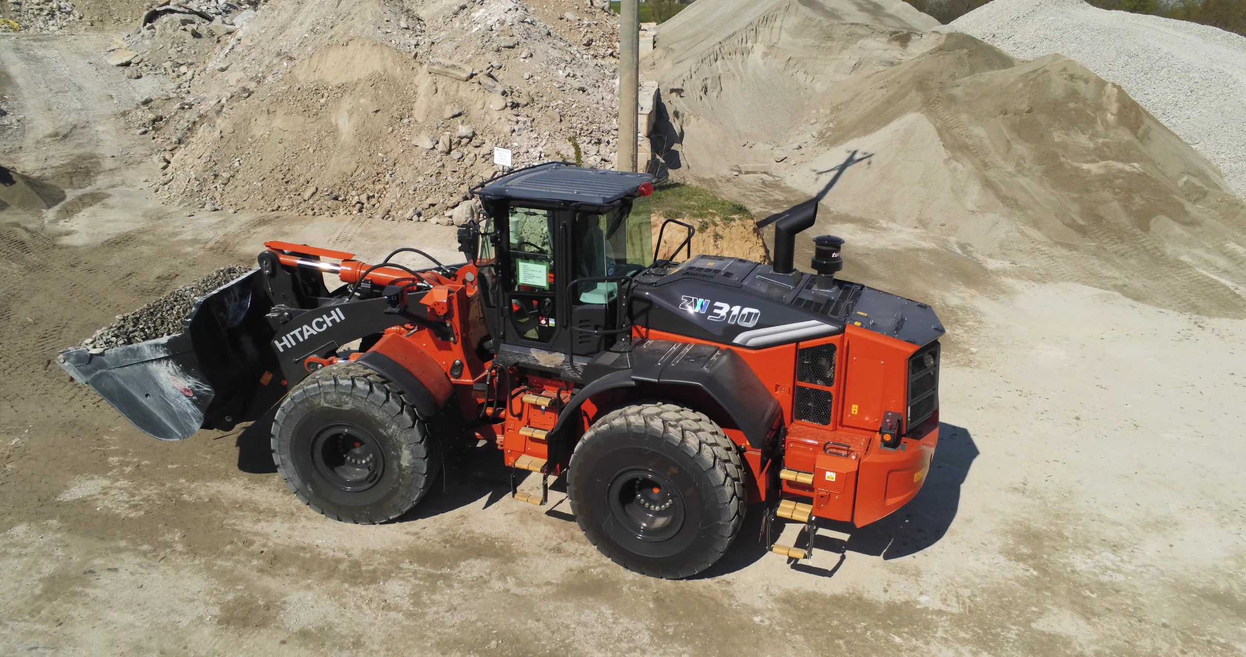 Hitachi ZW310-7, la classe si sente! | e-construction