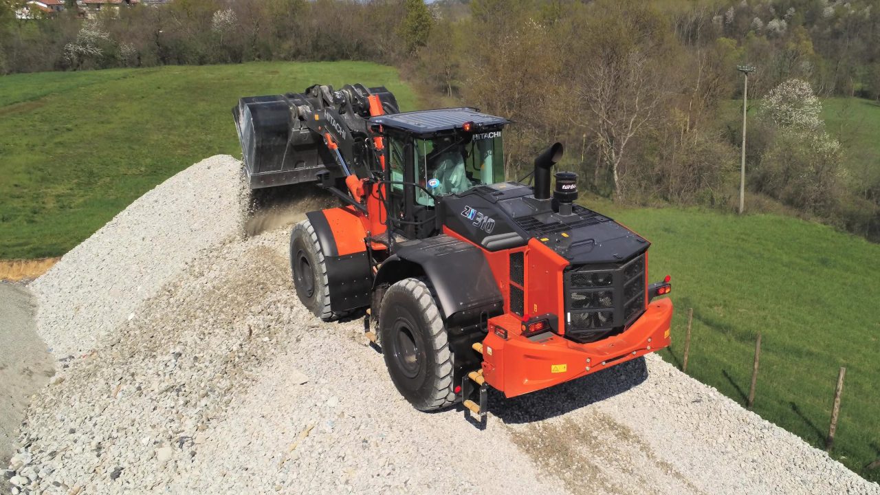 Hitachi ZW310-7, la classe si sente! | e-construction