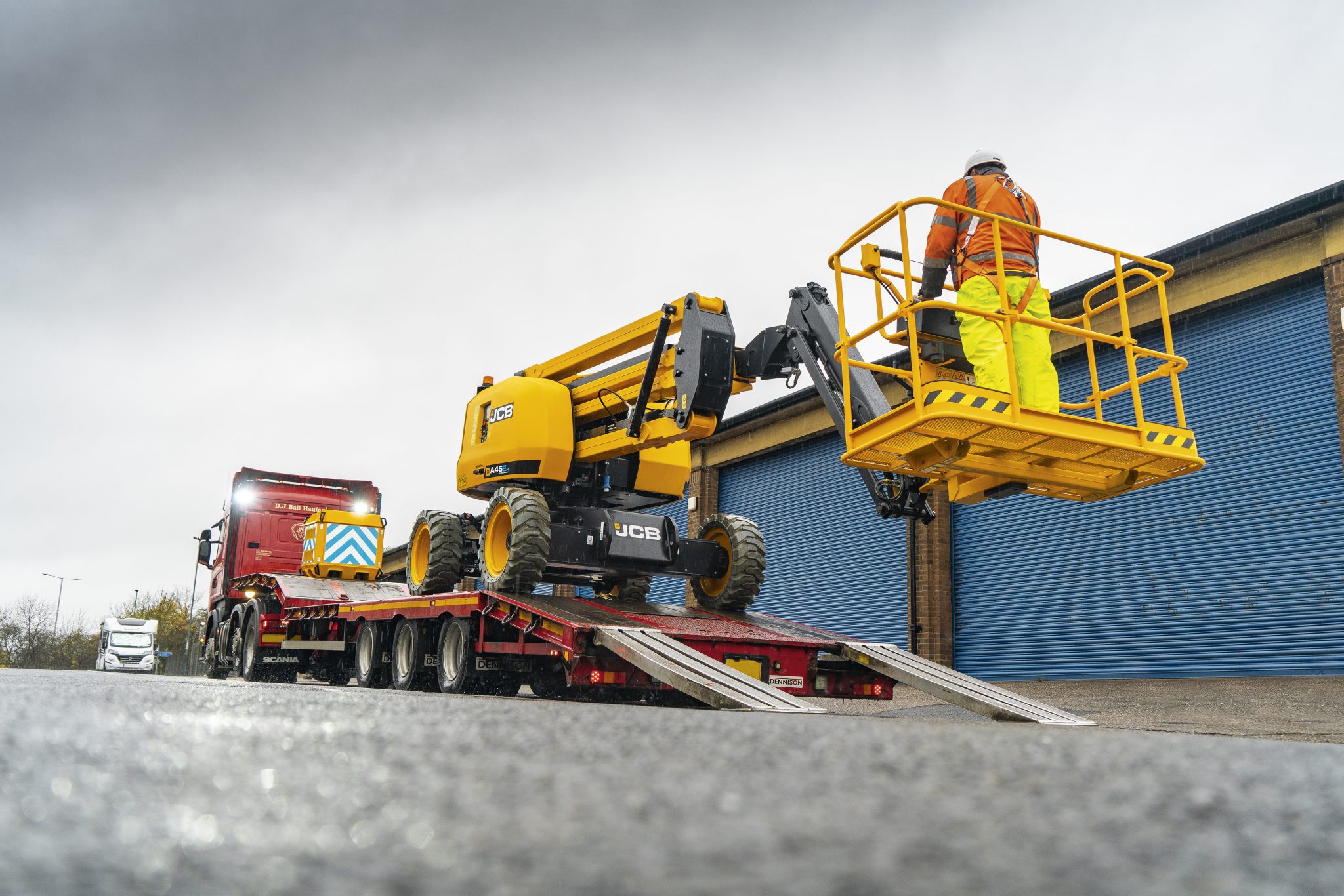 JCB, le PLE articolate puntano su elettrico e ibrido | e-construction