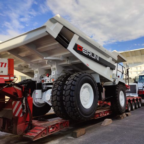 Scania Next Generation DC 13, in cava con Perlini | e-construction