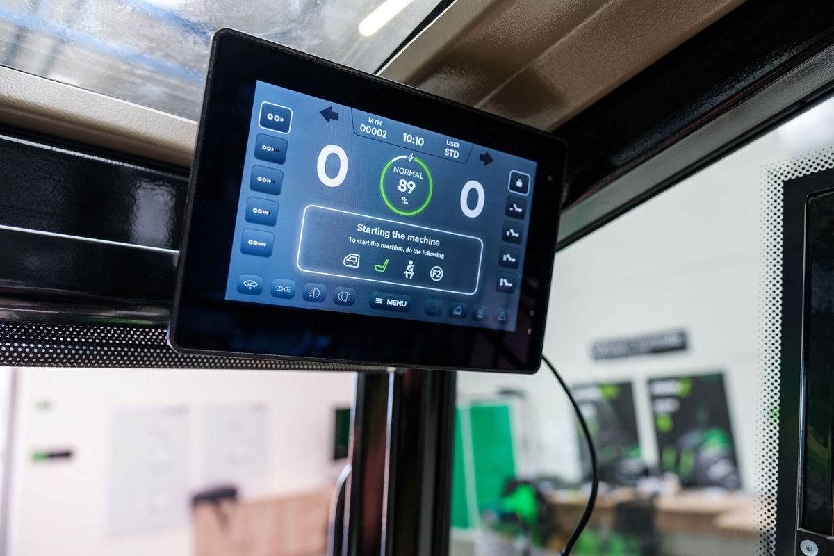 Danfoss DM700, il display tecnologico per minipale | e-construction