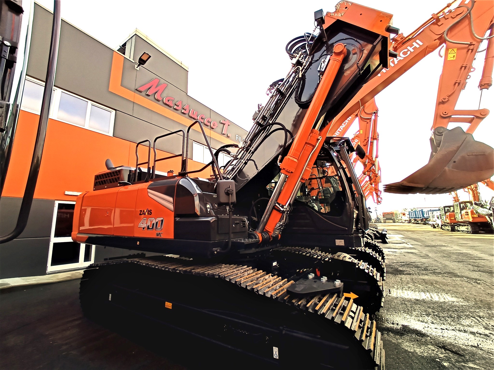 Hitachi entra nell'European Demolition Association | e-construction