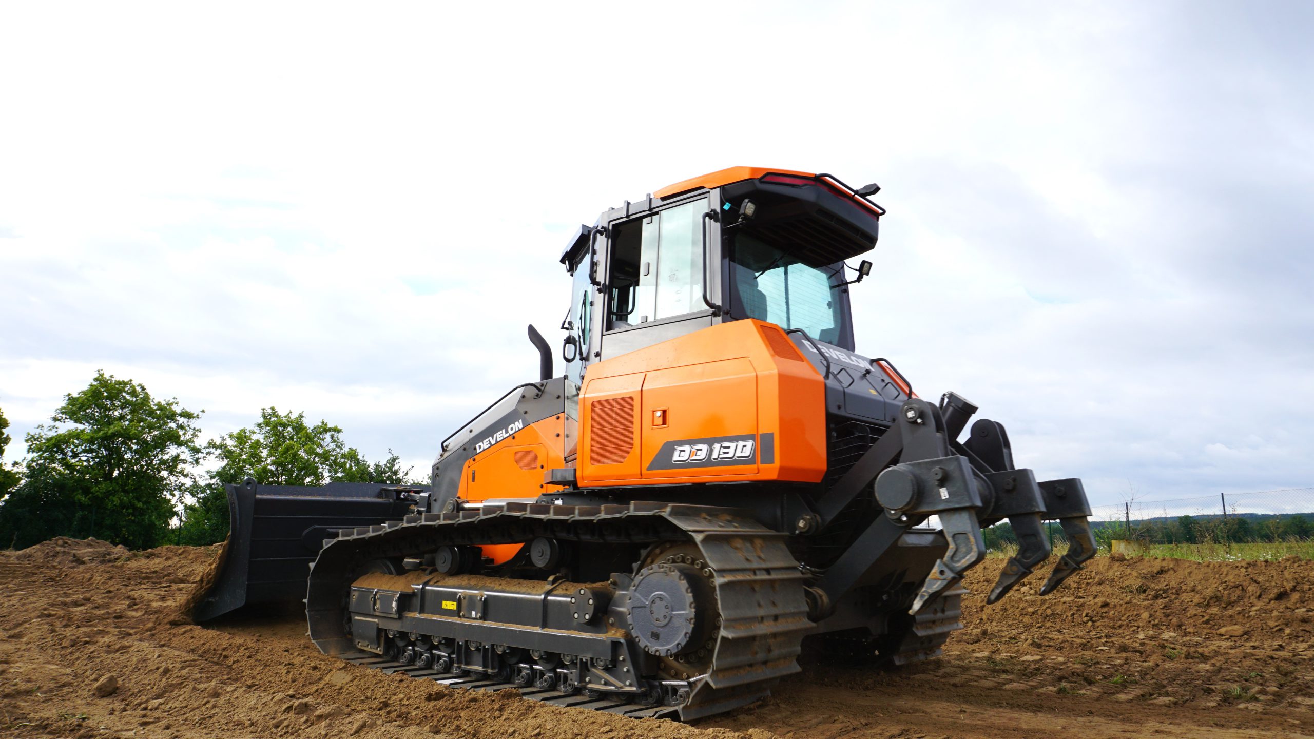 DEVELON DD130, arriva il dozer in Europa | e-construction