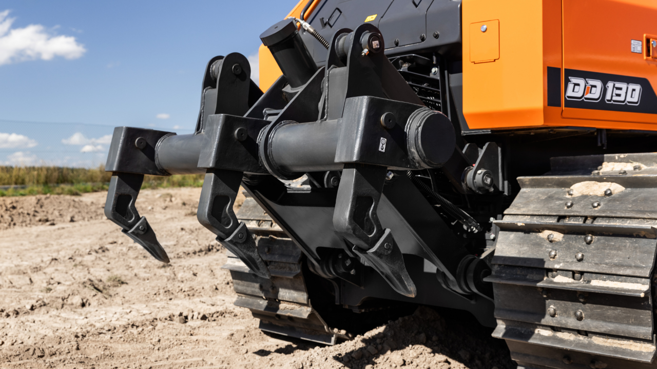DEVELON DD130, arriva il dozer in Europa | e-construction