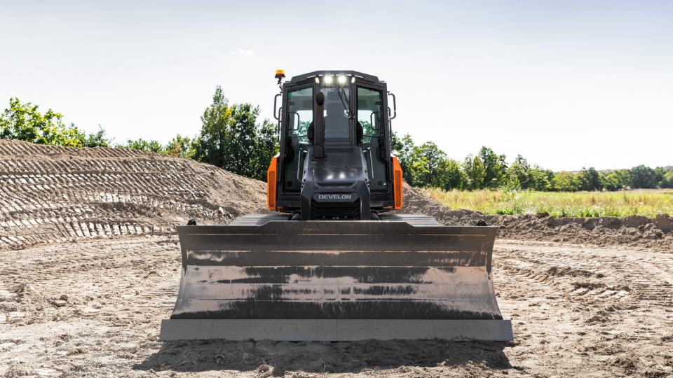 DEVELON DD130, arriva il dozer in Europa | e-construction