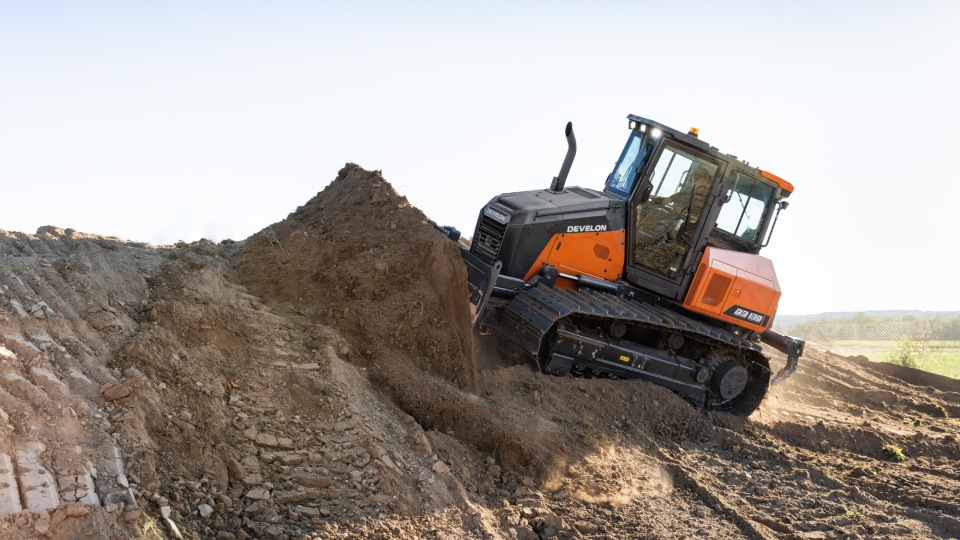 DEVELON DD130, arriva il dozer in Europa | e-construction