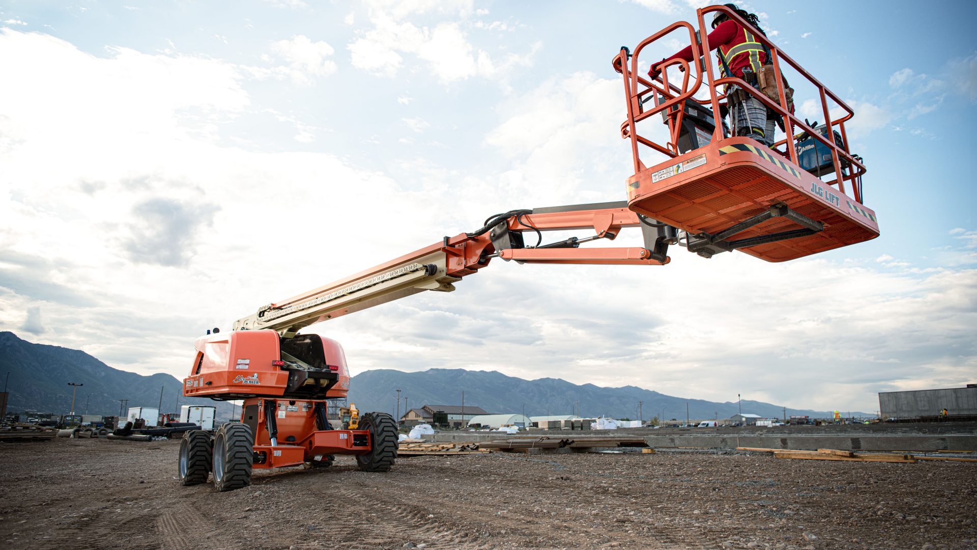 JLG 670SJ, la PLE autolivellante e intelligente | e-construction
