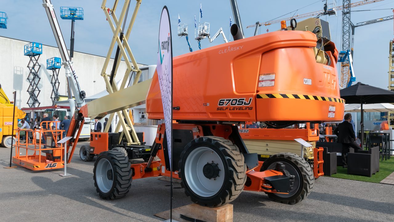 JLG 670SJ, la PLE autolivellante e intelligente | e-construction