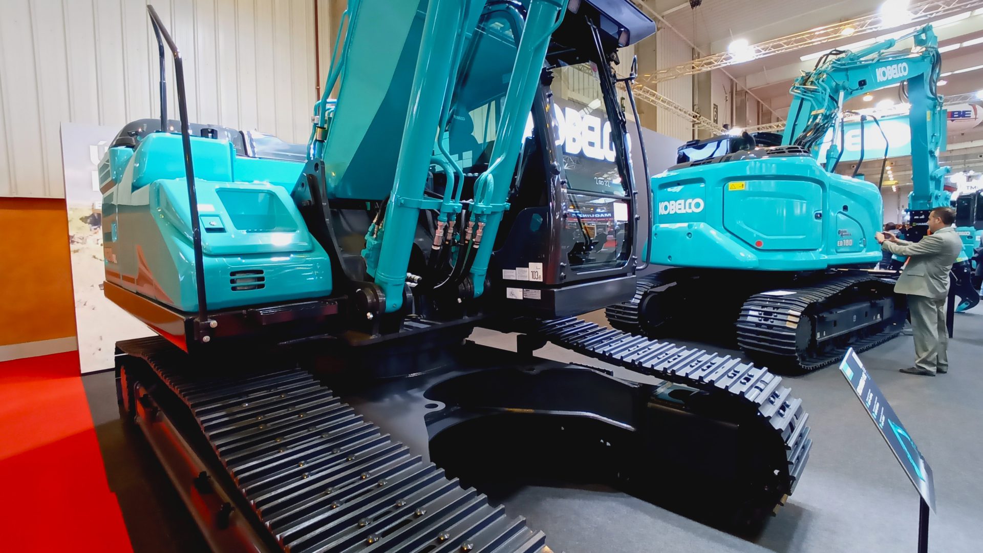 Kobelco, allo Smopyc con i nuovi motori Yanmar | e-construction