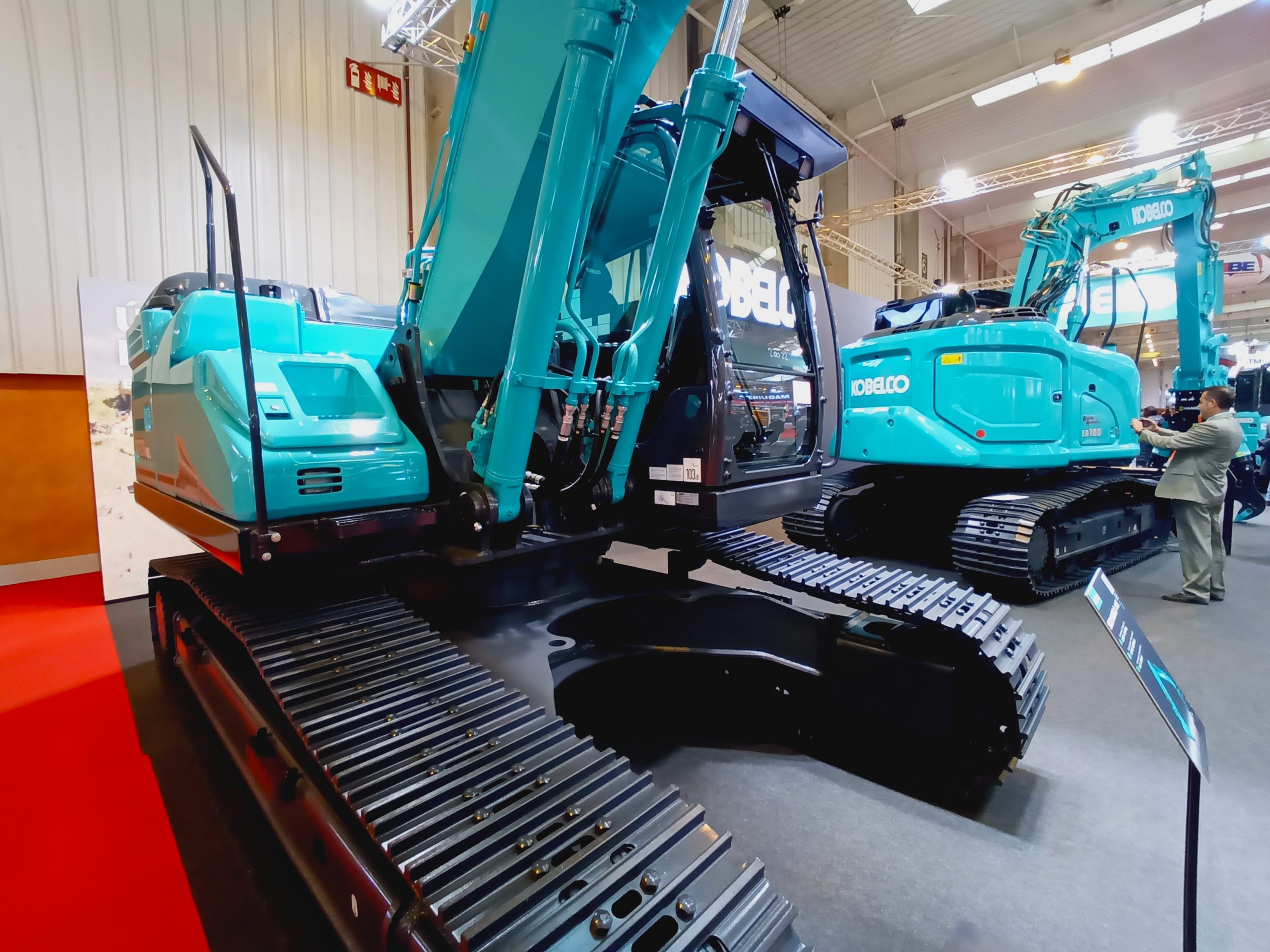 Kobelco, allo Smopyc con i nuovi motori Yanmar | e-construction