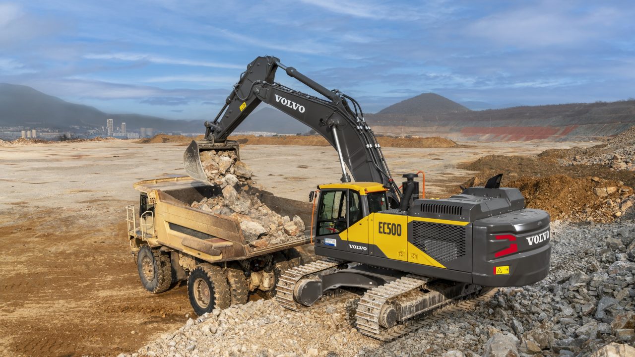 VOLVO CE ha presentato i nuovi escavatori EC230, EC400, EC500