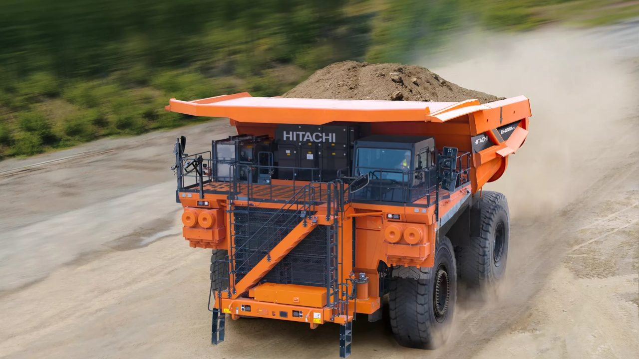 HITACHI presenta il nuovo maxi dumper EH4000AC-5 da 400 ton