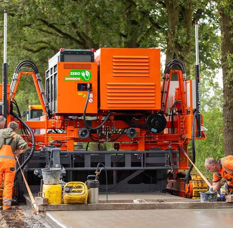 LEICA GEOSYSTEMS ha collaborato per la finitrice elettrica per cls