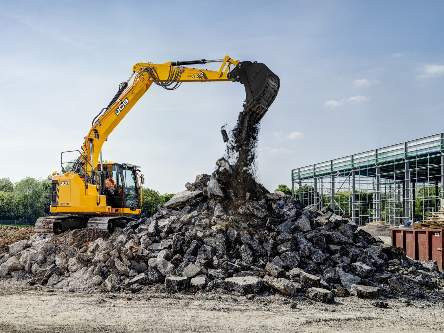 JCB presenta al mercato il nuovo compact-radius 145XR da 15 ton