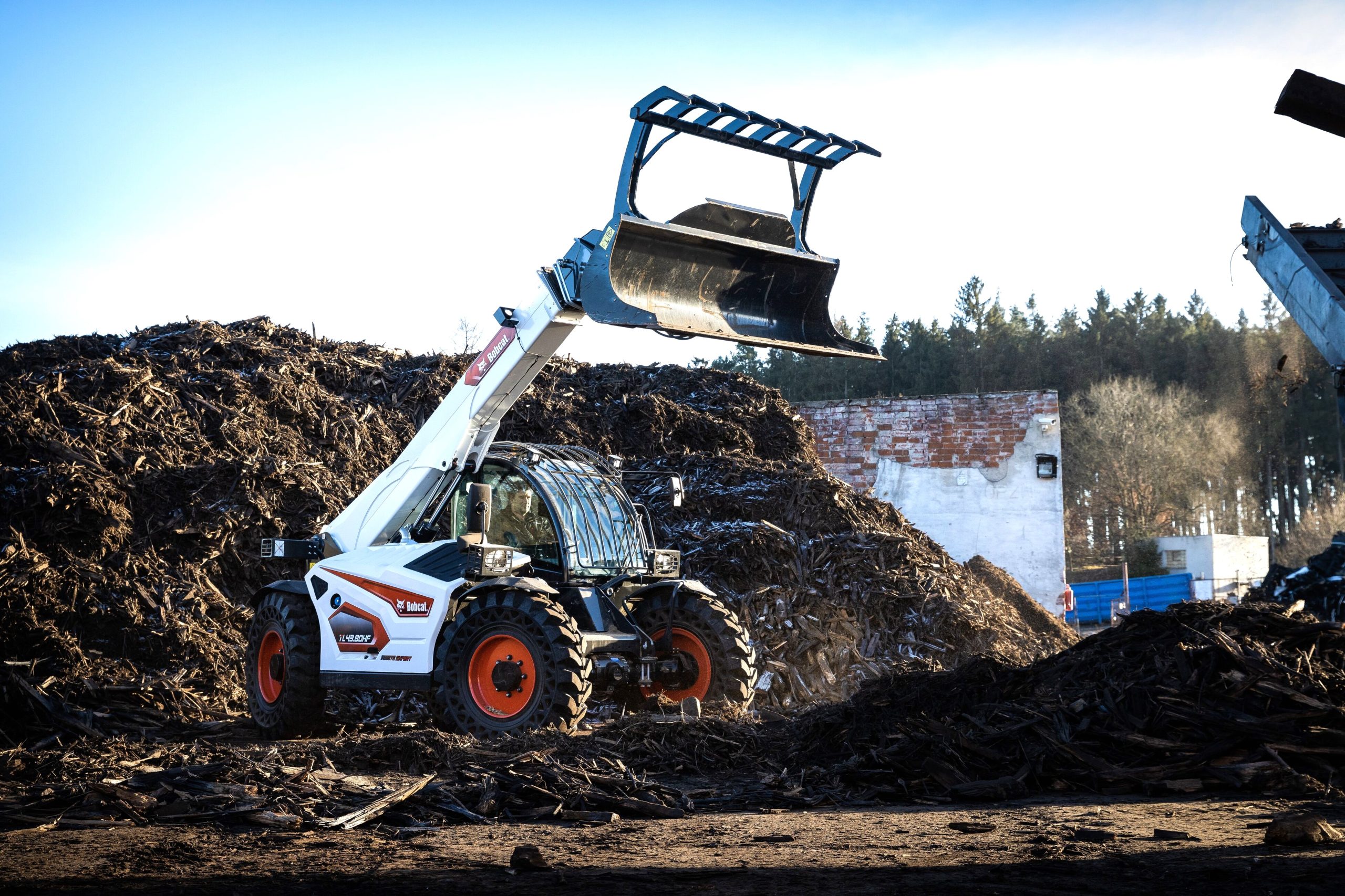 Bobcat punta al recycling con la gamma di telescopici Waste Expert