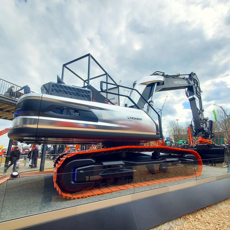LANDCROS One apre la strada ai prossimi escavatori Hitachi