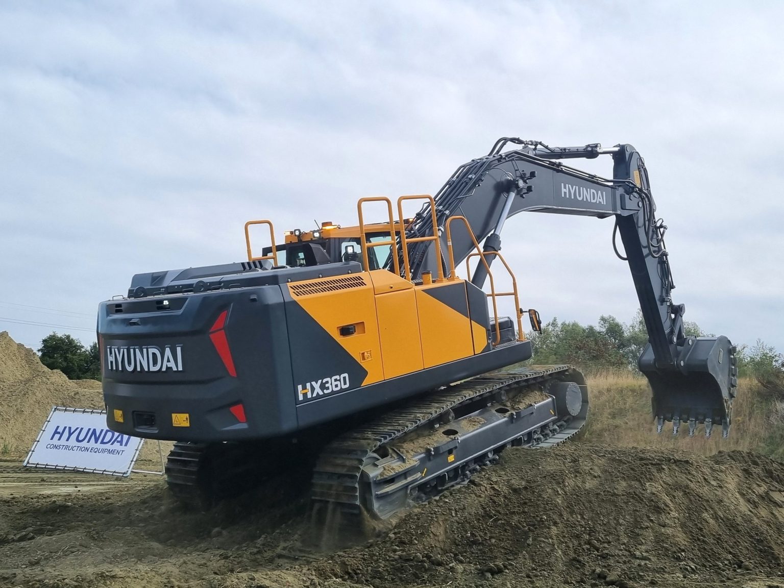 Hyundai ha presentato i nuovi escavatori HX360L e HX400L