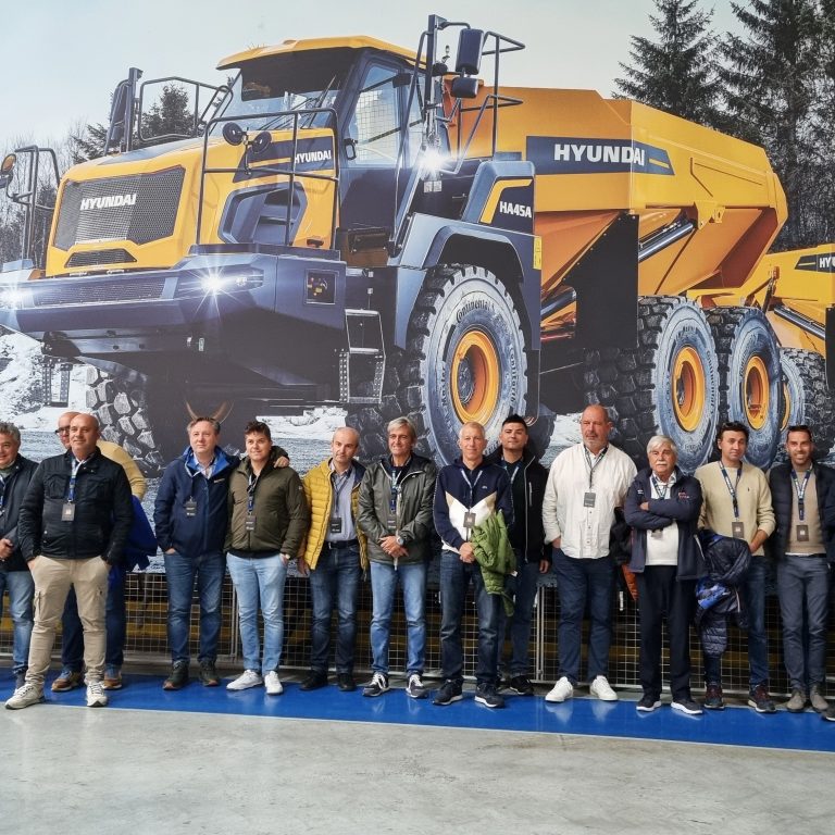 Hyundai ha presentato i nuovi escavatori HX360L e HX400L