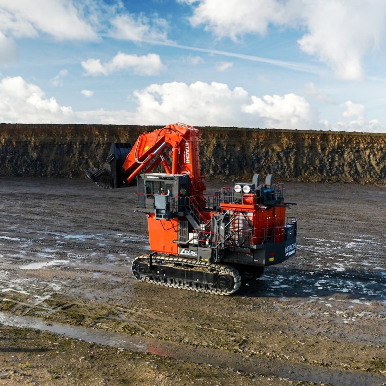 Hitachi ha consegnato in Francia il primo EX2000-7 in Europa